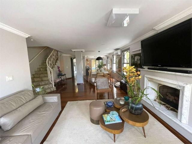 Casa / Sobrado em Condomínio para Locação em São Paulo/SP Real Parque 4 Quartos