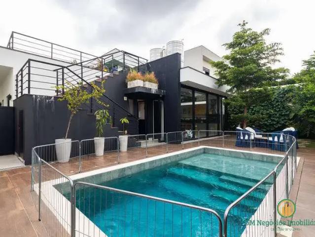 Casa / Sobrado em Condomínio para Locação em Santana de Parnaíba/SP Cidade Tamboré 3 Quartos