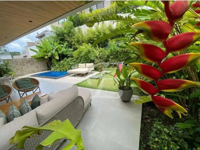 Casa / Sobrado em Condomínio para Locação em Santana de Parnaíba/SP Alphaville 4 Quartos