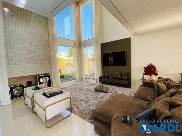 Casa / Sobrado em Condomínio para Locação em Santana de Parnaíba/SP Alphaville 4 Quartos