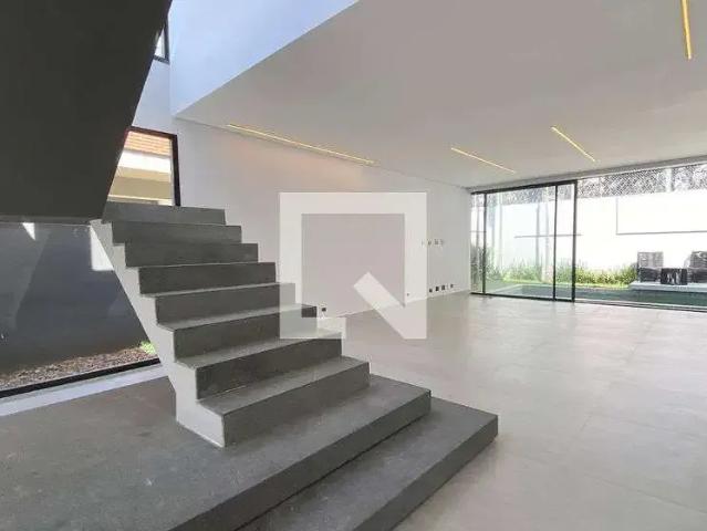 Casa / Sobrado em Condomínio para Locação em Santana de Parnaíba/SP Alphaville 4 Quartos