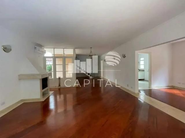Casa / Sobrado em Condomínio para Locação em Santana de Parnaíba/SP Alphaville 4 Quartos