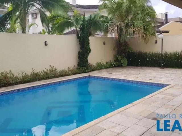 Casa / Sobrado em Condomínio para Locação em Santana de Parnaíba/SP Alphaville 4 Quartos