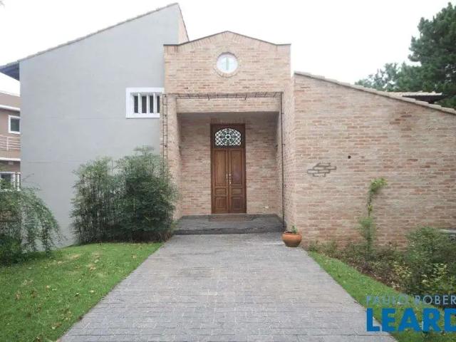 Casa / Sobrado em Condomínio para Locação em Santana de Parnaíba/SP Alphaville 4 Quartos