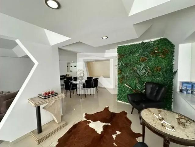 Casa / Sobrado em Condomínio para Locação em Santana de Parnaíba/SP Alphaville 4 Quartos