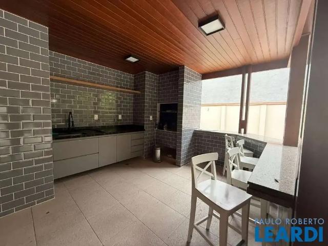 Casa / Sobrado em Condomínio para Locação em Santana de Parnaíba/SP Alphaville 4 Quartos