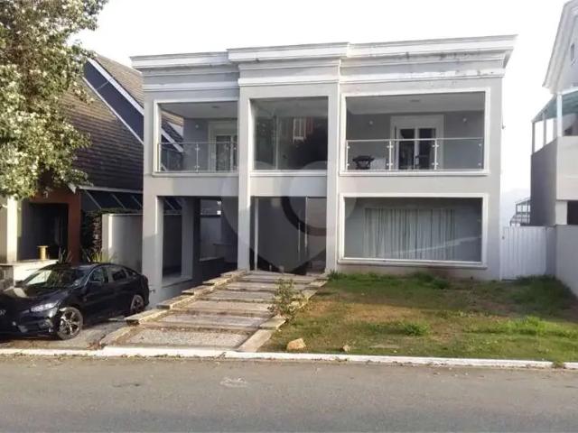 Casa / Sobrado em Condomínio para Locação em Santana de Parnaíba/SP Alphaville 4 Quartos
