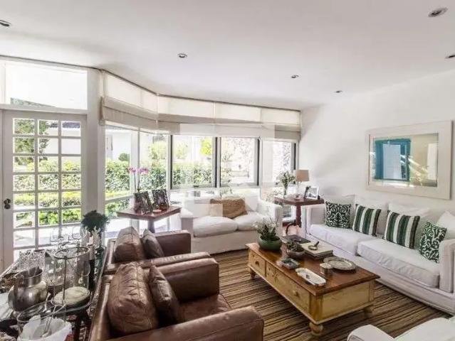 Casa / Sobrado em Condomínio para Locação em Santana de Parnaíba/SP Alphaville 4 Quartos