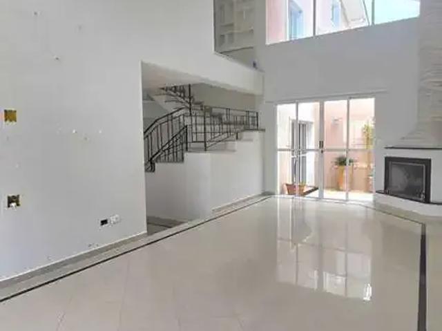 Casa / Sobrado em Condomínio para Locação em Santana de Parnaíba/SP Alphaville 4 Quartos