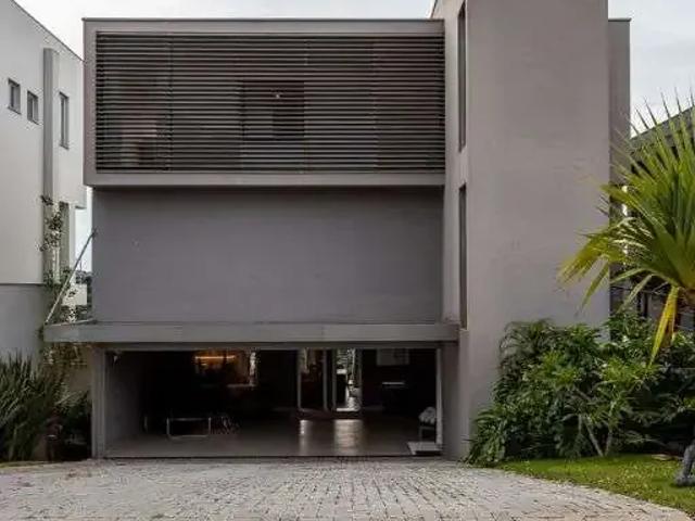 Casa / Sobrado em Condomínio para Locação em Santana de Parnaíba/SP Alphaville 4 Quartos