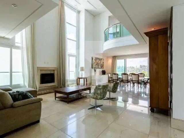 Casa / Sobrado em Condomínio para Locação em Santana de Parnaíba/SP Alphaville 4 Quartos