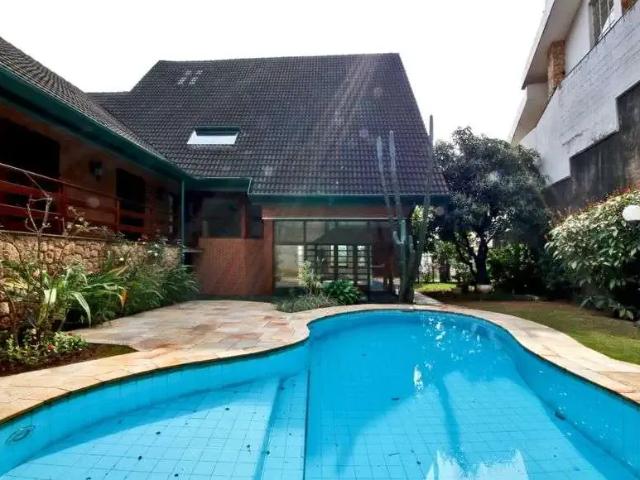 Casa / Sobrado em Condomínio para Locação em Santana de Parnaíba/SP Alphaville 4 Quartos