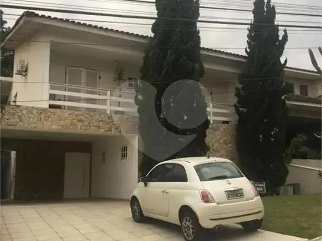 Casa / Sobrado em Condomínio para Locação em Santana de Parnaíba/SP Alphaville 4 Quartos