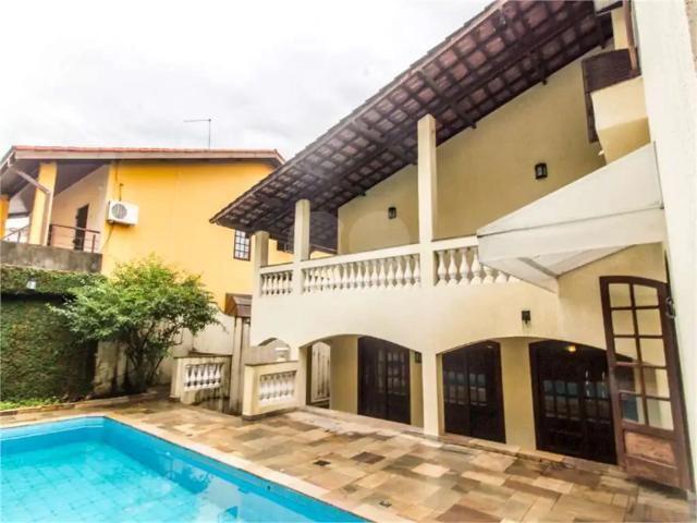 Casa / Sobrado em Condomínio para Locação em Santana de Parnaíba/SP Alphaville 4 Quartos