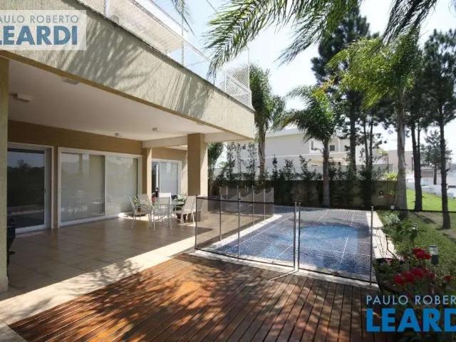 Casa / Sobrado em Condomínio para Locação em Santana de Parnaíba/SP Alphaville 4 Quartos