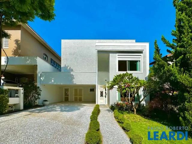 Casa / Sobrado em Condomínio para Locação em Santana de Parnaíba/SP Alphaville 4 Quartos