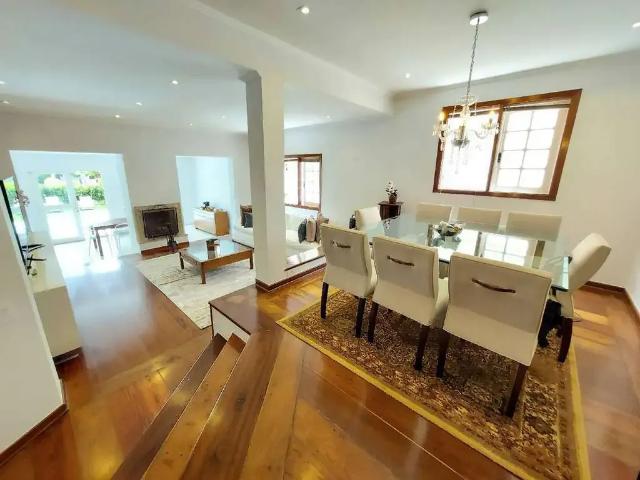 Casa / Sobrado em Condomínio para Locação em Santana de Parnaíba/SP Alphaville 4 Quartos