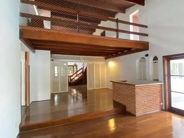 Casa / Sobrado em Condomínio para Locação em Santana de Parnaíba/SP Alphaville 4 Quartos