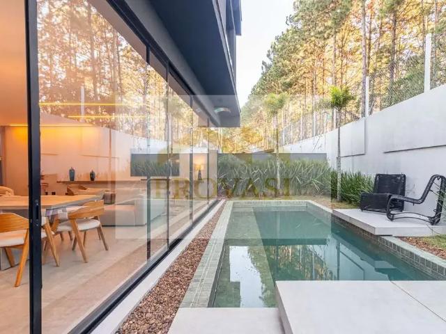 Casa / Sobrado em Condomínio para Locação em Santana de Parnaíba/SP Alphaville 4 Quartos