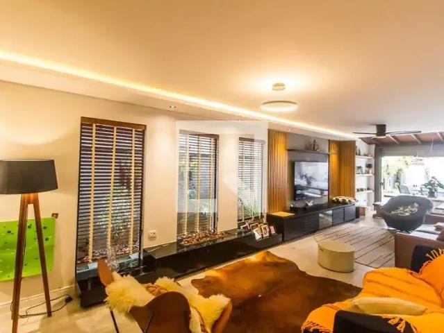 Casa / Sobrado em Condomínio para Locação em Santana de Parnaíba/SP Alphaville 4 Quartos