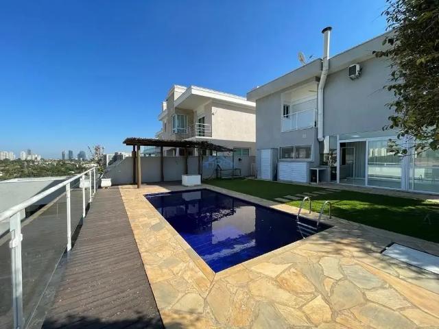 Casa / Sobrado em Condomínio para Locação em Santana de Parnaíba/SP Alphaville 4 Quartos
