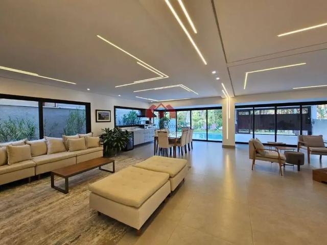 Casa / Sobrado em Condomínio para Locação em Santana de Parnaíba/SP Alphaville 4 Quartos