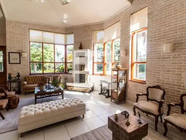 Casa / Sobrado em Condomínio para Locação em Santana de Parnaíba/SP Alphaville 4 Quartos