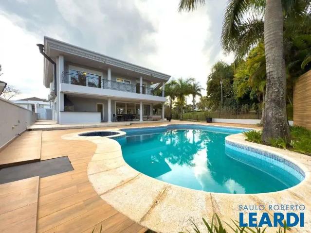 Casa / Sobrado em Condomínio para Locação em Santana de Parnaíba/SP Alphaville 4 Quartos