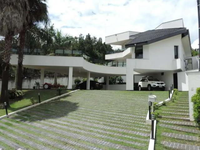 Casa / Sobrado em Condomínio para Locação em Santana de Parnaíba/SP Alphaville 4 Quartos
