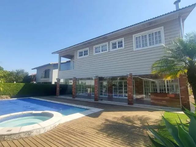 Casa / Sobrado em Condomínio para Locação em Santana de Parnaíba/SP Alphaville 4 Quartos