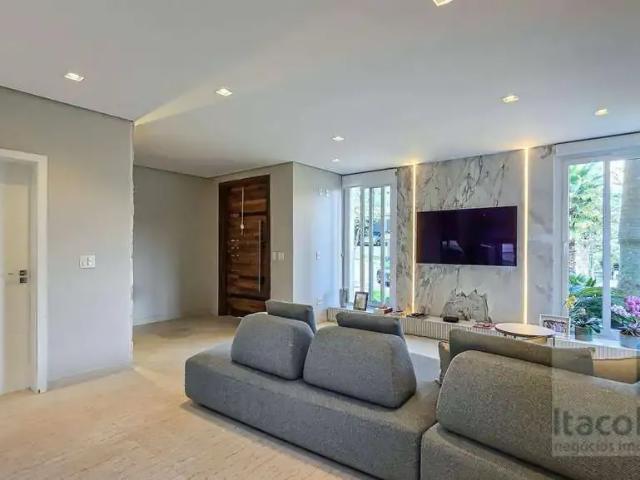 Casa / Sobrado em Condomínio para Locação em Santana de Parnaíba/SP Alphaville 4 Quartos