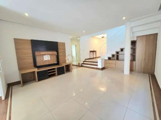 Casa / Sobrado em Condomínio para Locação em Santana de Parnaíba/SP Alphaville 4 Quartos