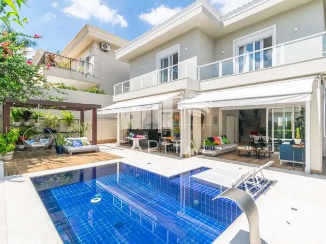 Casa / Sobrado em Condomínio para Locação em Santana de Parnaíba/SP Alphaville 4 Quartos