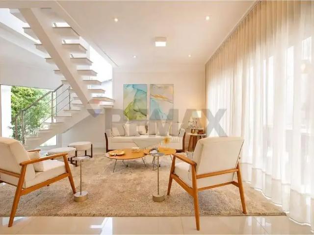Casa / Sobrado em Condomínio para Locação em Santana de Parnaíba/SP Alphaville 4 Quartos