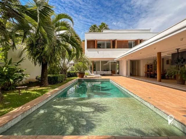 Casa / Sobrado em Condomínio para Locação em Santana de Parnaíba/SP Alphaville 5 Quartos