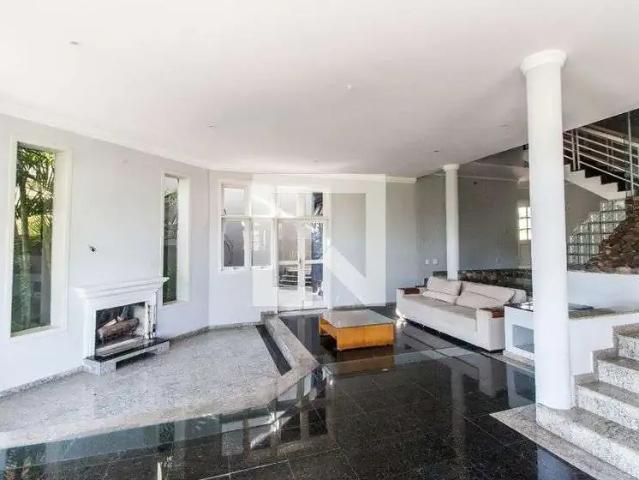 Casa / Sobrado em Condomínio para Locação em Santana de Parnaíba/SP Alphaville 5 Quartos
