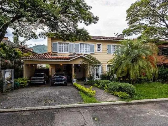 Casa / Sobrado em Condomínio para Locação em Santana de Parnaíba/SP Alphaville 5 Quartos