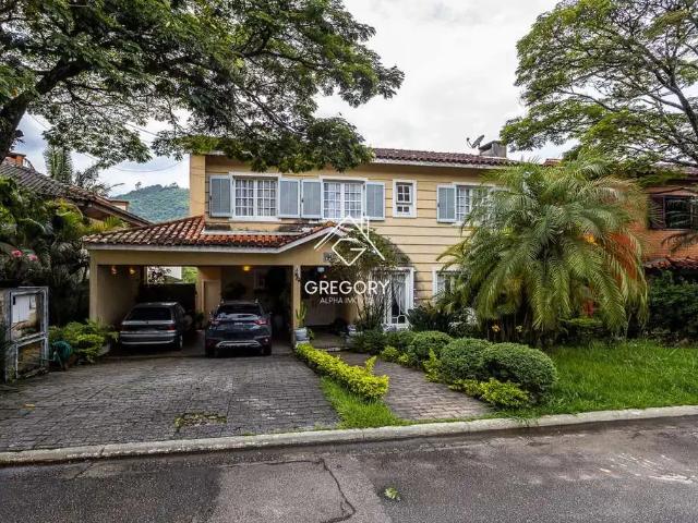 Casa / Sobrado em Condomínio para Locação em Santana de Parnaíba/SP Alphaville 5 Quartos