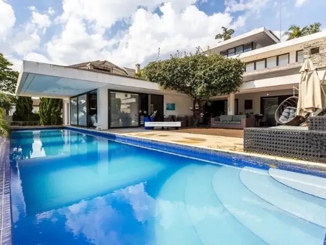 Casa / Sobrado em Condomínio para Locação em Santana de Parnaíba/SP Alphaville 5 Quartos