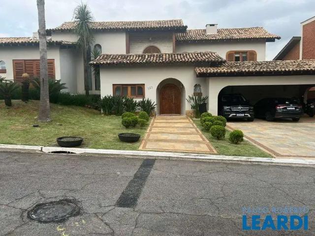 Casa / Sobrado em Condomínio para Locação em Santana de Parnaíba/SP Alphaville 5 Quartos