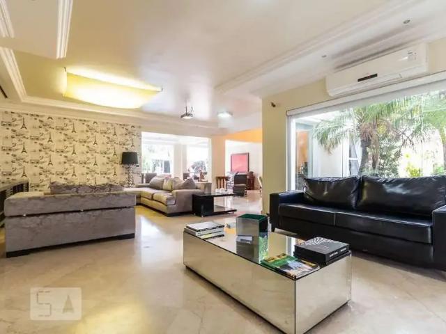 Casa / Sobrado em Condomínio para Locação em Santana de Parnaíba/SP Alphaville 5 Quartos
