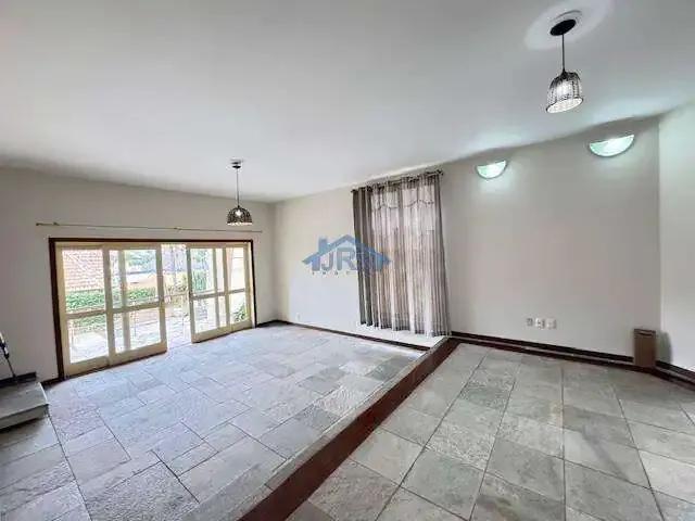 Casa / Sobrado em Condomínio para Locação em Santana de Parnaíba/SP Alphaville 5 Quartos