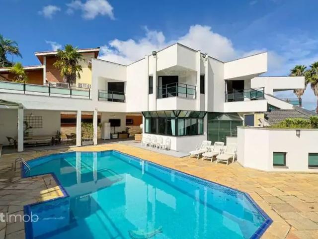 Casa / Sobrado em Condomínio para Locação em Santana de Parnaíba/SP Alphaville 6 Quartos