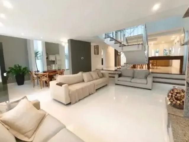 Casa / Sobrado em Condomínio para Locação em Santana de Parnaíba/SP Alphaville 3 Quartos