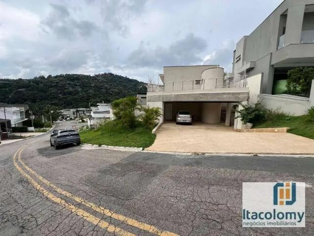 Casa / Sobrado em Condomínio para Locação em Santana de Parnaíba/SP Alphaville 3 Quartos