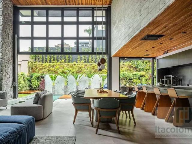 Casa / Sobrado em Condomínio para Locação em Santana de Parnaíba/SP Alphaville 3 Quartos