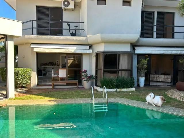 Casa / Sobrado em Condomínio para Locação em Santana de Parnaíba/SP Alphaville 3 Quartos