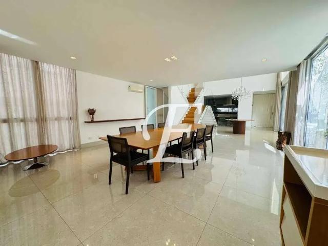 Casa / Sobrado em Condomínio para Locação em Santana de Parnaíba/SP Alphaville 3 Quartos