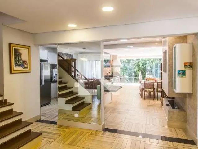 Casa / Sobrado em Condomínio para Locação em Santana de Parnaíba/SP Alphaville 3 Quartos