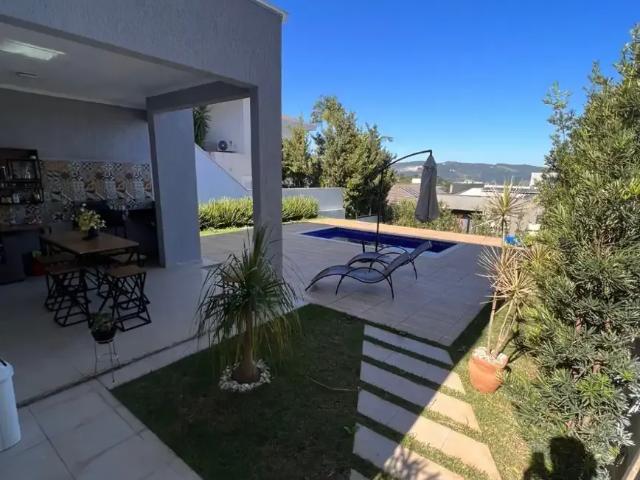 Casa / Sobrado em Condomínio para Locação em Santana de Parnaíba/SP Alphaville 3 Quartos